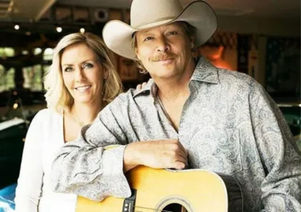 A Woman's Love - Alan Jackson - OldiesClassic