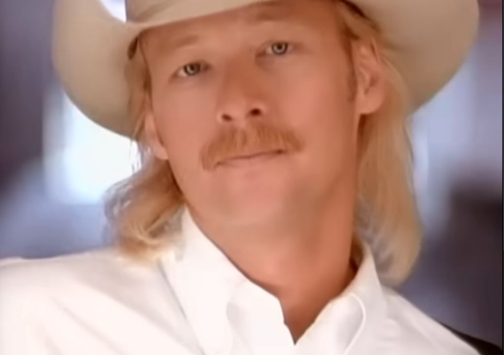 Livin On Love - Alan Jackson - OldiesClassic